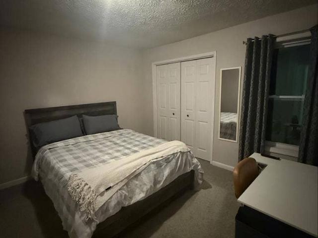 Spacious home with rooms for rent