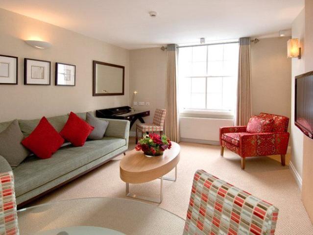 Utility bills included – spacious & homely one bedroom furnished apartment, stylishly decorated to a high standard, in a prime location close to Oxford Street & all the amenities of Marylebone