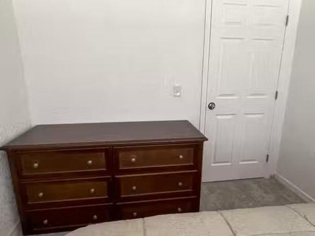 Spacious Jacksonville Home Move In Ready! 3 Workstations Cozy.