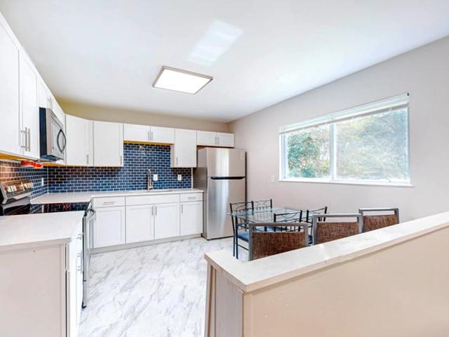 Spacious Jonesboro home with large kitchen and din