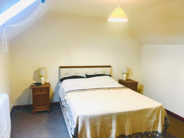Spacious large double in 2 bed flat