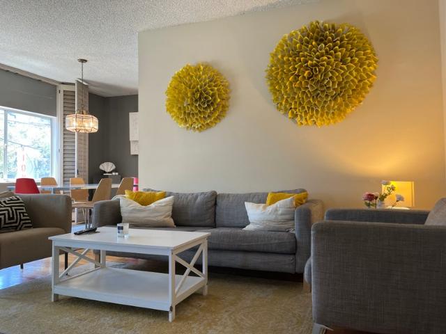 Spacious Large Room/Bath In Beverly Hills