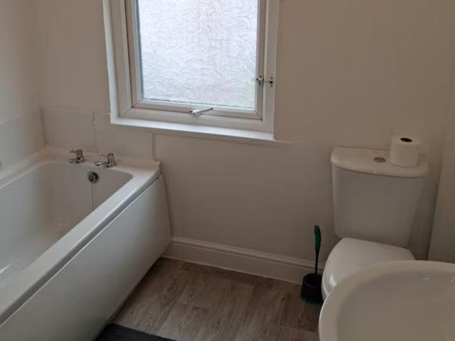 Spacious Leeds Home | Sleeps 6 | Free Parking