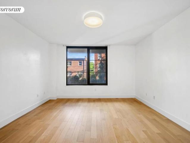 Spacious Luxury Studio in Doorman Building!