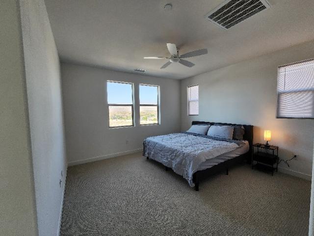 Spacious Master Bedroom with Private Bath in Univ