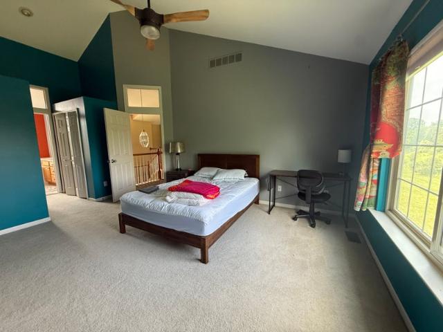 Spacious Master Suit | Vaulted Ceiling, Jacuzzi