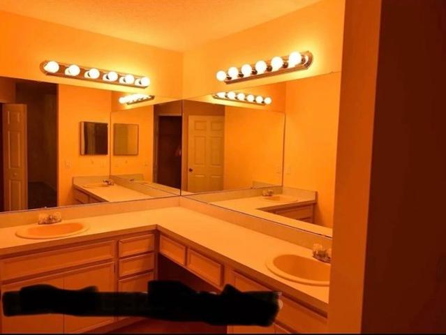 Spacious Master Suite in Clean, Quiet East Orlando House