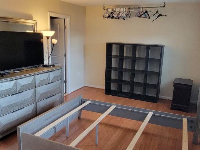 Spacious Master Suite with Private Bath in Quiet
