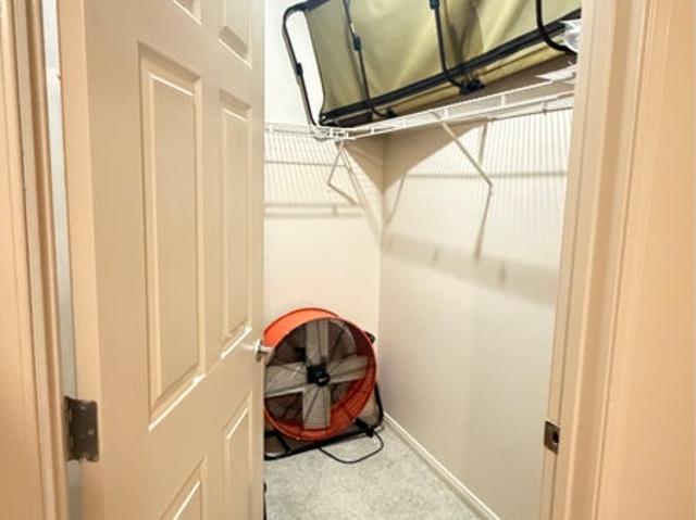Spacious Masters suite,private bath, walk in cl