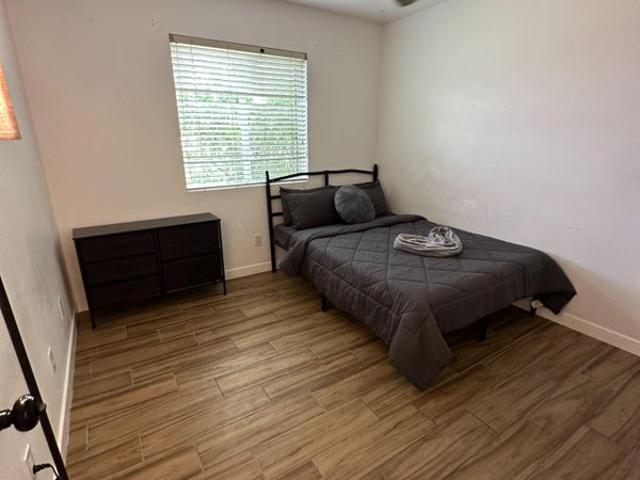 Spacious Mesa Corner Lot Home With Open Kitchen an
