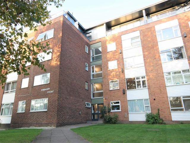 Spacious modern 3 bedroom flat