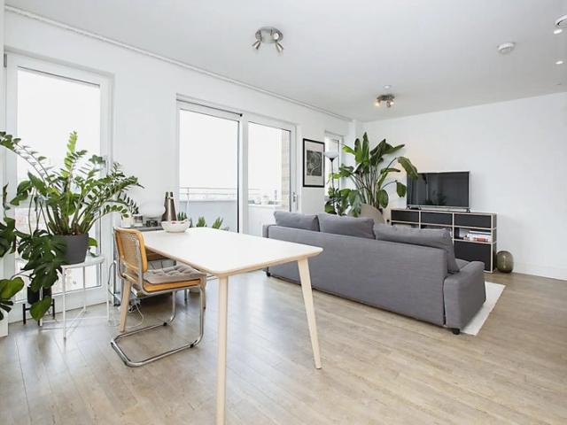 Spacious Modern 1 BED flat, 2 MINS to station