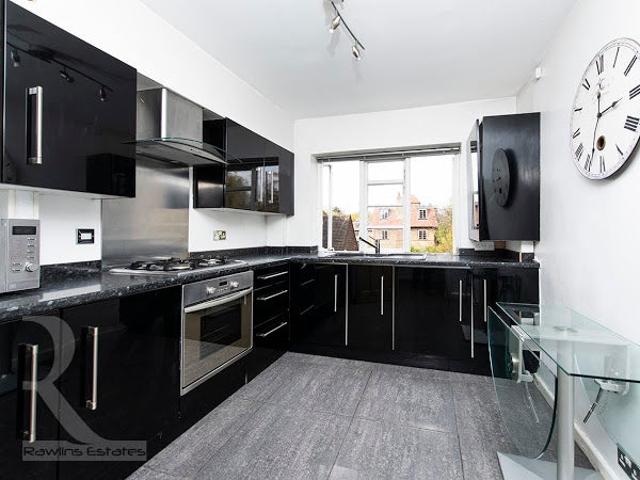 Spacious modern 2 bed apartment N2