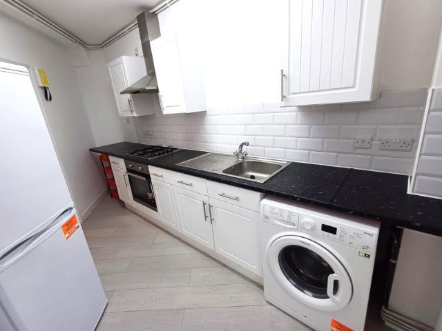 Spacious Modern 2 Bedroom Flat Close to Stratford