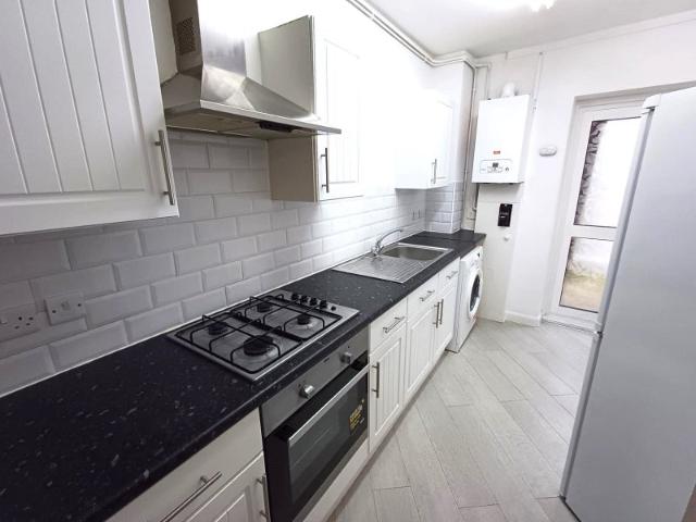 Spacious Modern 2 Bedroom Flat Close to Stratford