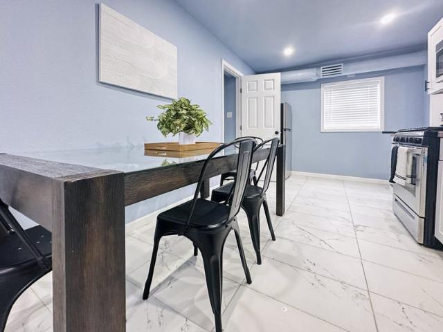 Spacious & Modern Houston Multiplex Close to Downt