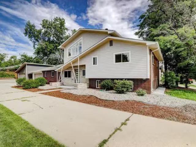 Spacious & Modern Home in Crestmoor Park! 295 S Jasmine St