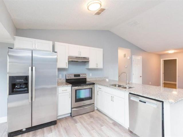 Spacious & Modern home in Lakeland with Dining Are