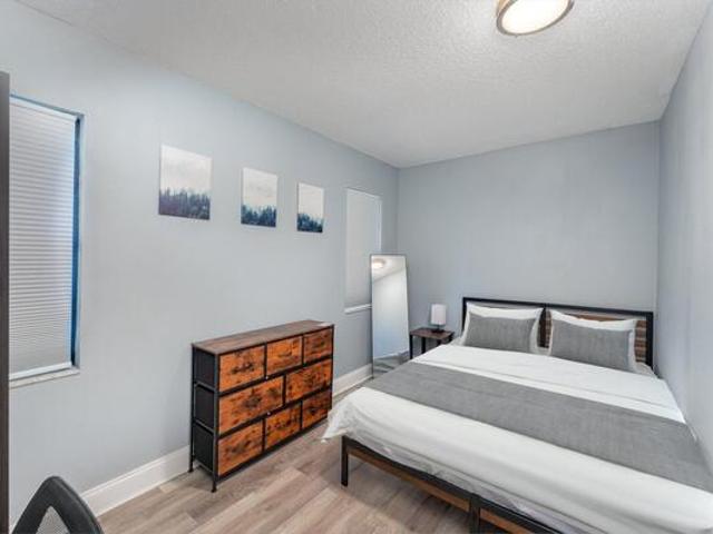 Spacious & Modern home in Lakeland with Dining Area Ideal Home for Comfort