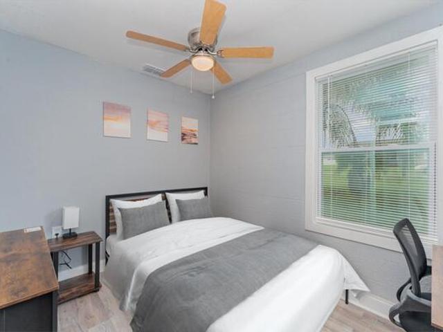 Spacious & Modern home in Lakeland with Dining Area Ideal Home for Comfort
