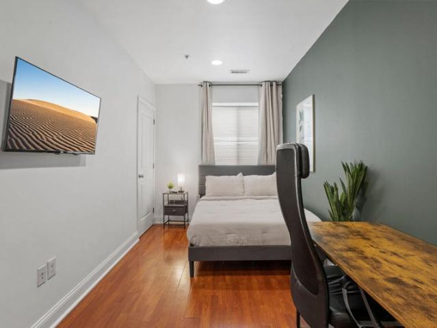 Spacious Modern North Philadelphia Home With Priva