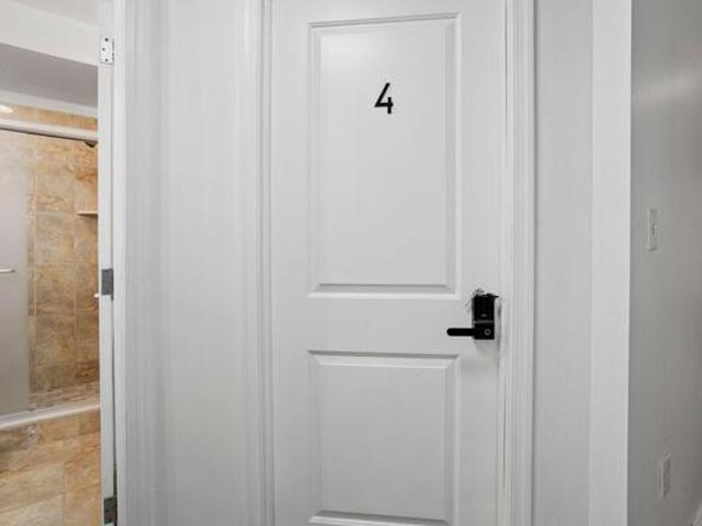 Spacious Modern North Philadelphia Home With Private Bathroom