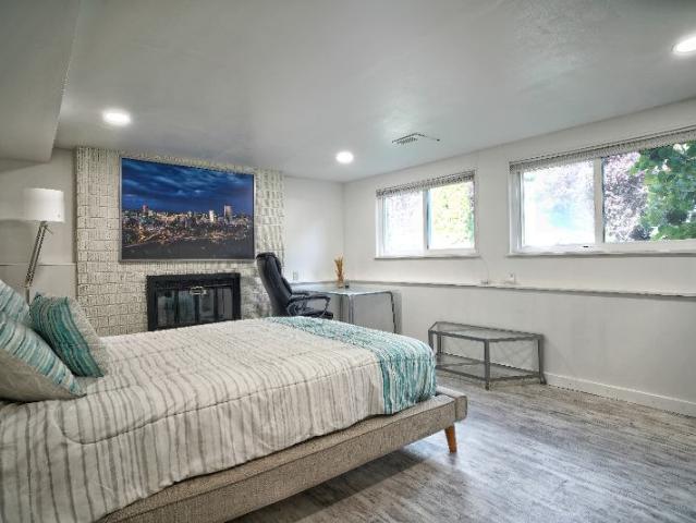 Spacious Modern Room in a Clean Cozy Shared Home
