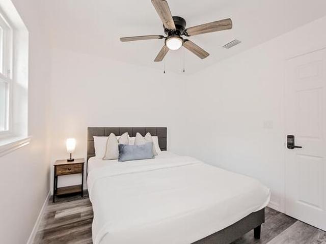 Spacious & newly renovated Ocala House with Dining area