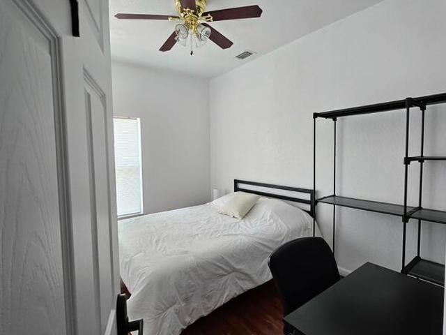 Spacious & Newly Renovated Orlando Home Quiet, Comfortable, and Convenient