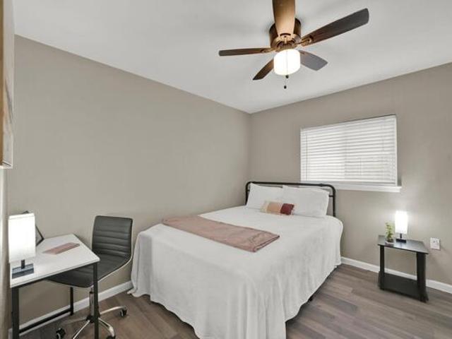 Spacious & newly renovated San Antonio Home. Only two minutes from Shopping and ten minutes to airport