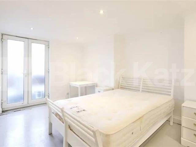 Spacious newly refurbished 3 double bedroom property with 2 bathrooms