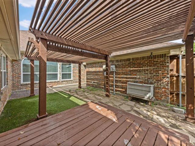 Spacious NewlyRenovated Brick Home | Pergola Backy