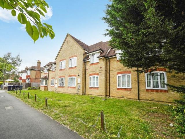 Spacious One Bed Flat with Gated Parking – Sudbury