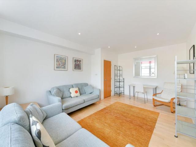 Spacious one bedroom to rent in the City