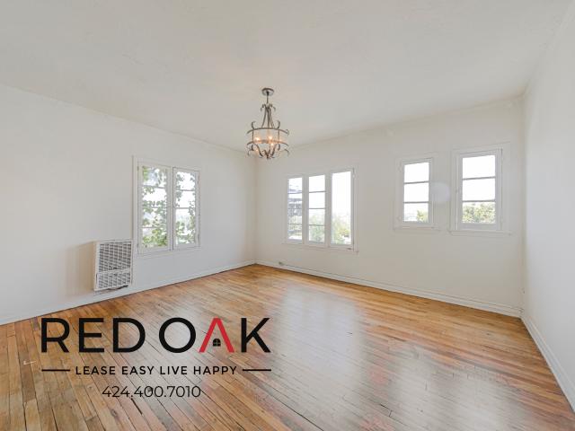 Spacious One Bedroom with Hardwood Floors and On Site laundry ~ In Trendy Silverlake Area!