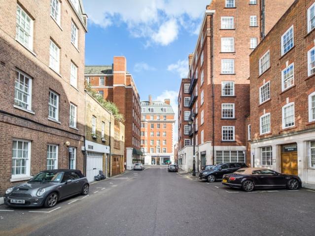 Spacious One Bedroom Apartment Mayfair