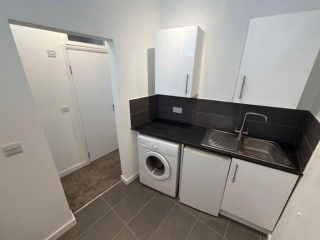 Spacious One Bedroom Flat Available – NW10 2RY