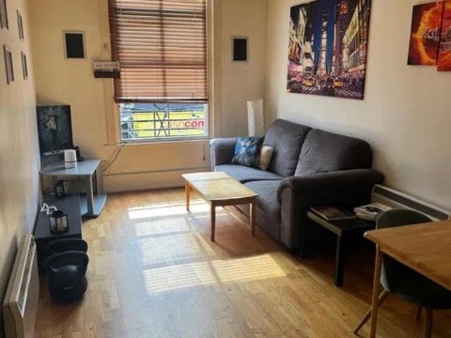 Spacious one bedroom flat Fulham