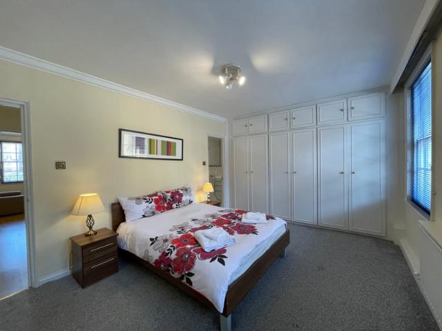 Spacious One Bedroom Flat in Mayfair