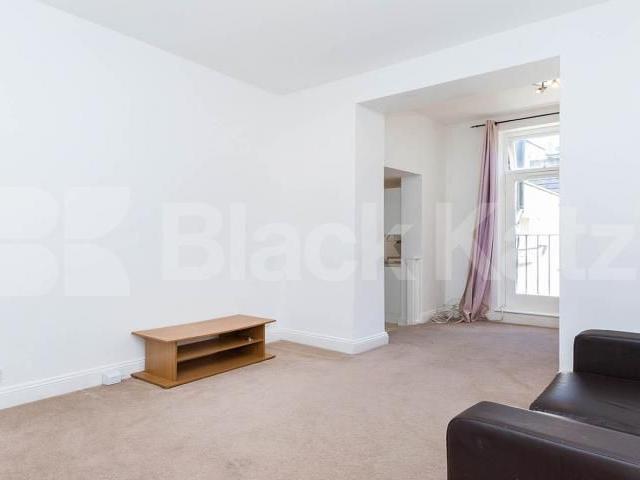 Spacious one bedroom flat set within a period house in the heart of Marylebone