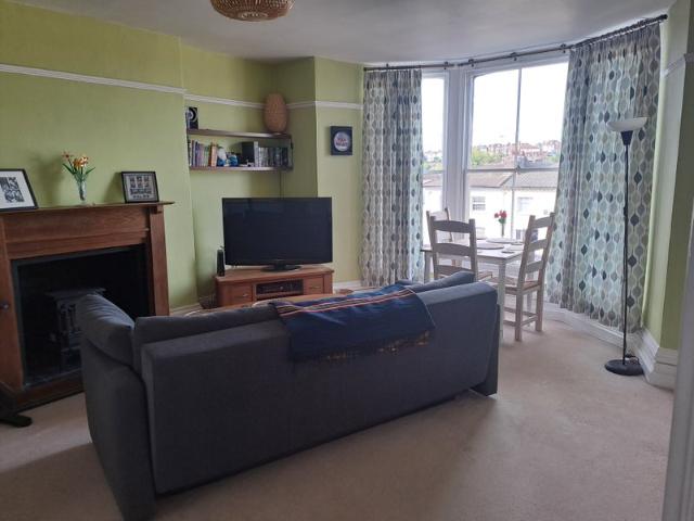 Spacious One Bedroom Flat with Stunning City Views