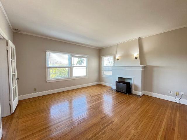 Spacious one bedroom in classic building, great location!