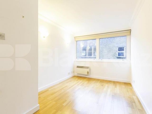 Spacious one double bedroom property set in an amazing location
