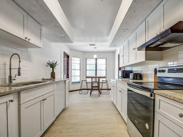 Spacious POOL HOUSE With Large Bedrooms and a Wond