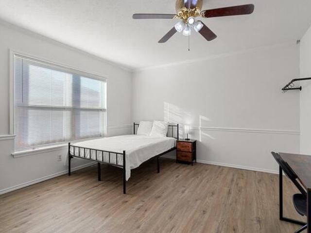 Spacious Property In a quiet safe neighborhood and peaceful low traffic street. Fully stocked kitchen, laundry room, dining area, and high speed Wifi!