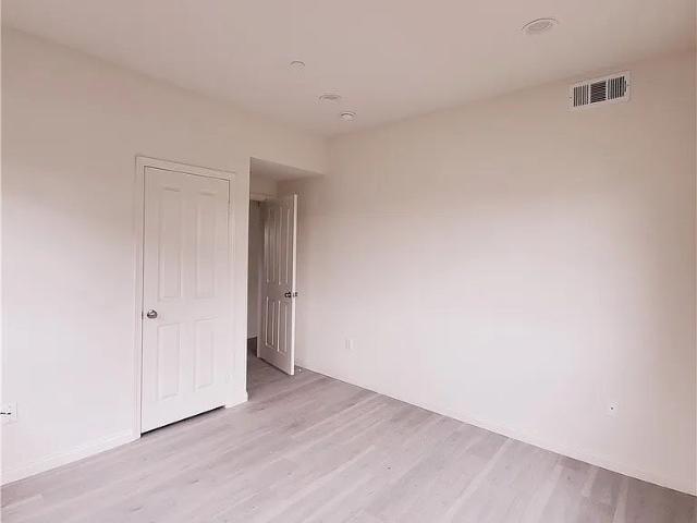 Spacious Private Bedroom W/ Bathroom For Rent