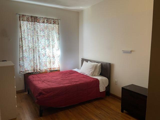 Spacious Private Furnished Bedroom for Re