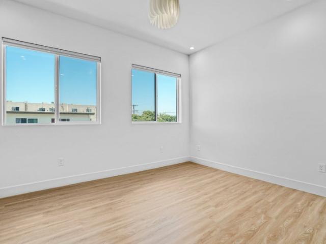 Spacious Private Room #1F with Private Bathroom