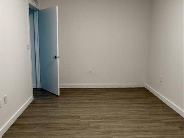 Spacious Private Room Available