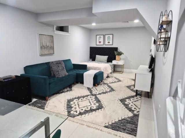Spacious Private Room for Rent – Female Preferred